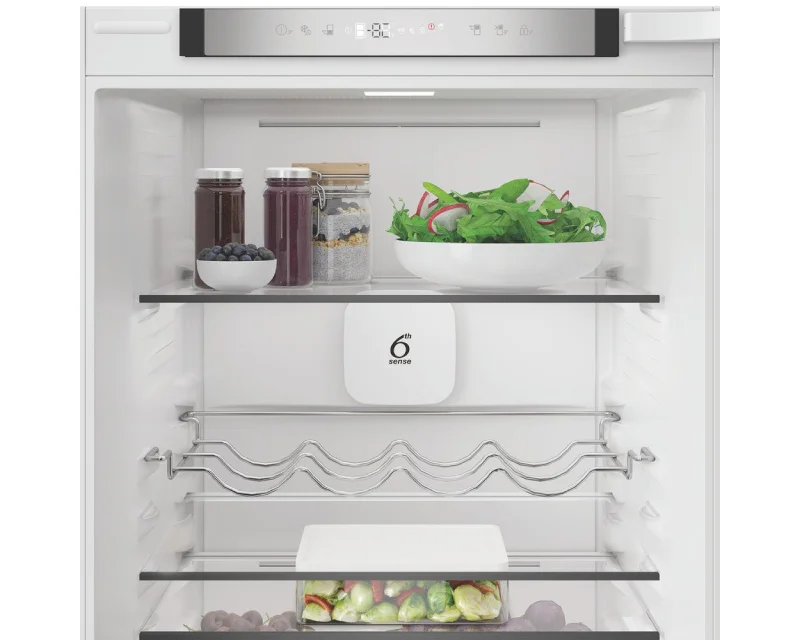 Whirlpool ugradni kombinovani frižider 270 l No Frost 177.5 cm WHK2 5292 B4E