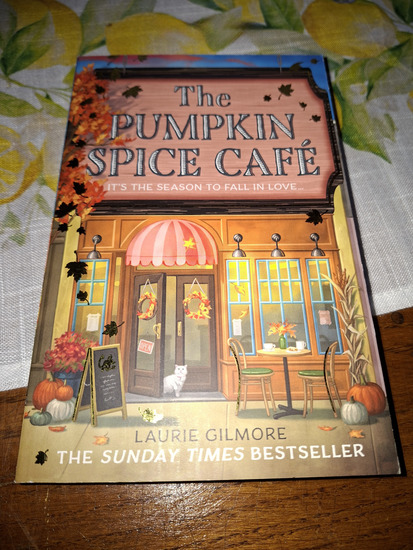 The pumpkin spice cafe NOVA KNJIGA