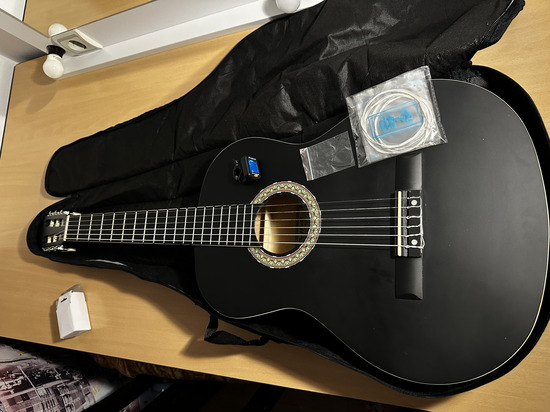 Akustična gitara NOVO