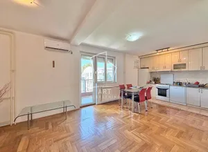 Izdavanje Stan - Beograd, Voždovac: Voždovačka crkva - FON - Saobraćajni fakultet
