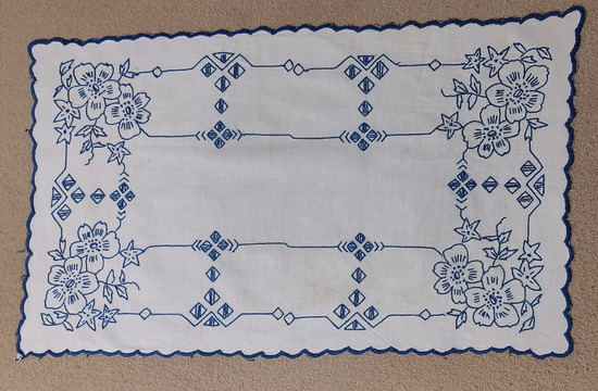 Ručno vezeni milje (62x36 cm) - Plavi vez