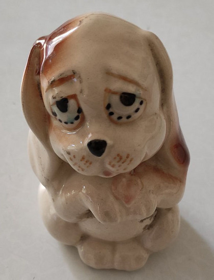 Vintage Keramička Figura Tužnog Psa 13cm
