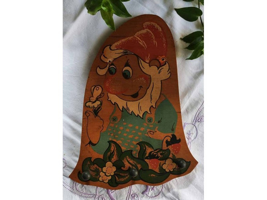 Vintage rucno oslikana drvena vesalica