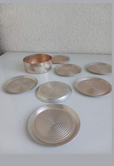 (retro/vintage) komplet metalnih podmetača