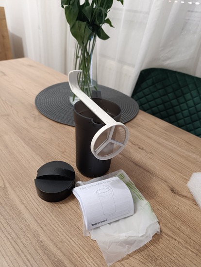 Tupperware penilica za mleko novo