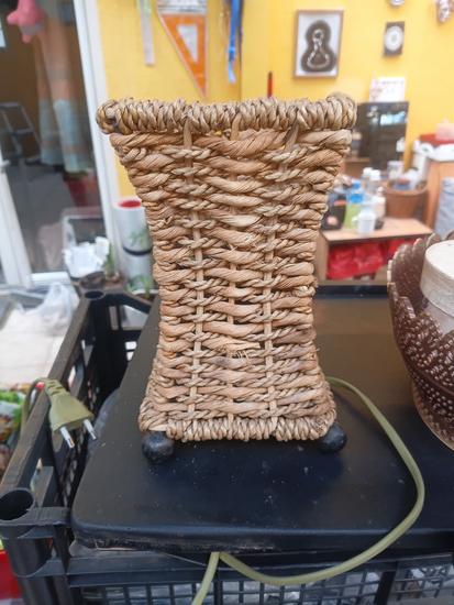 RUSTICNA STONA LAMPA PRELEPA
