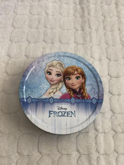 Frozen metalna kutija