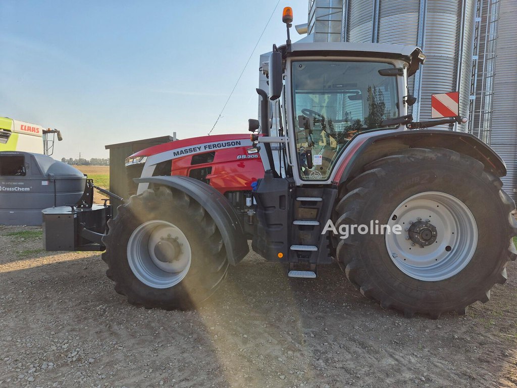 Massey Ferguson 8S.305 traktor točkaš