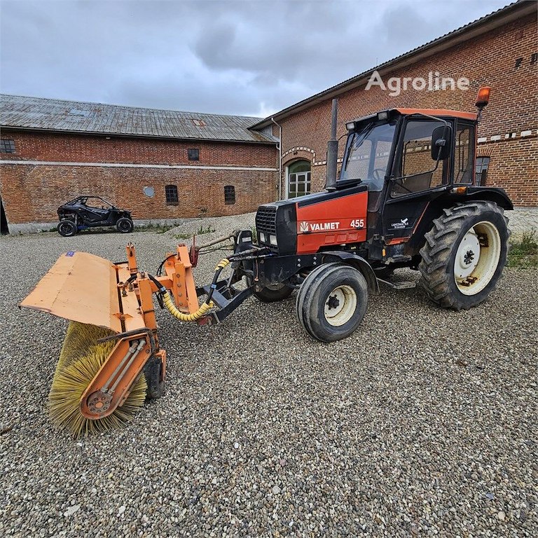 Prodaje se Valtra 455 traktor točkaš na aukciji