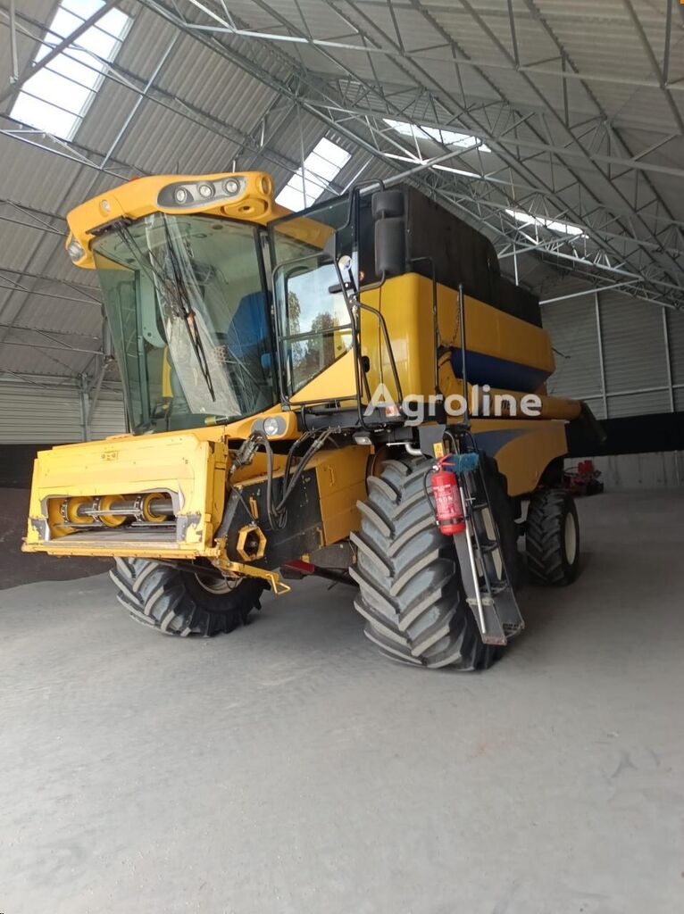 New Holland CSX7070 kombajn za žito