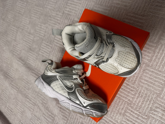 Nike patike za devojcice 25