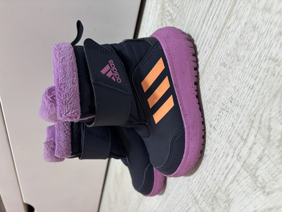 Adidas cizme velicina 24 zimske