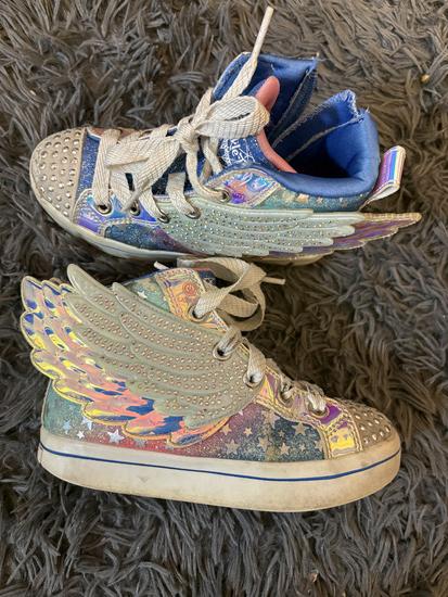 Skechers twinkle toes sa krilima