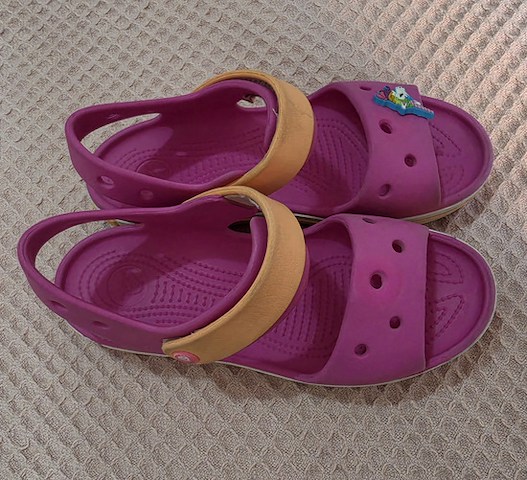 Crocs sanadalice