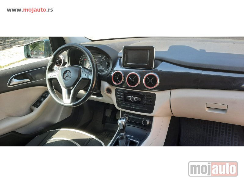 Mercedes B 180 servisna knjiga
