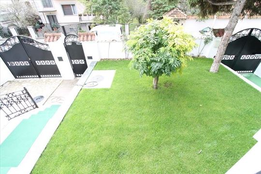 Top lokacija,lepo privatno dvorište,Senjak,ID2550