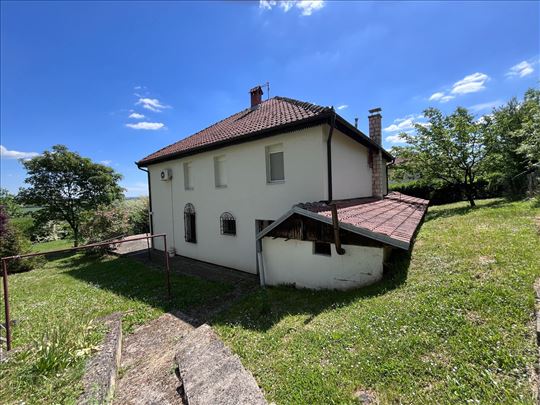 Kuća, Draževac, 287m2, 35ari, uknj. eg, 165.000