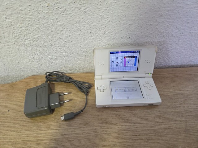 Original bela konzola Nintendo DS Lite White R4 2GB