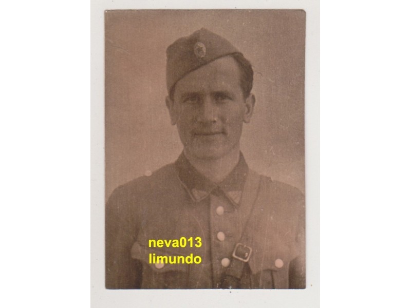 Stara FOTOGRAFIJA - vojnik,slikano 1945god.