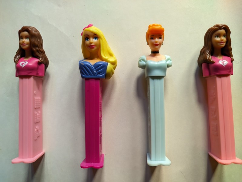 PEZ FIGURICA 4 KOMADA