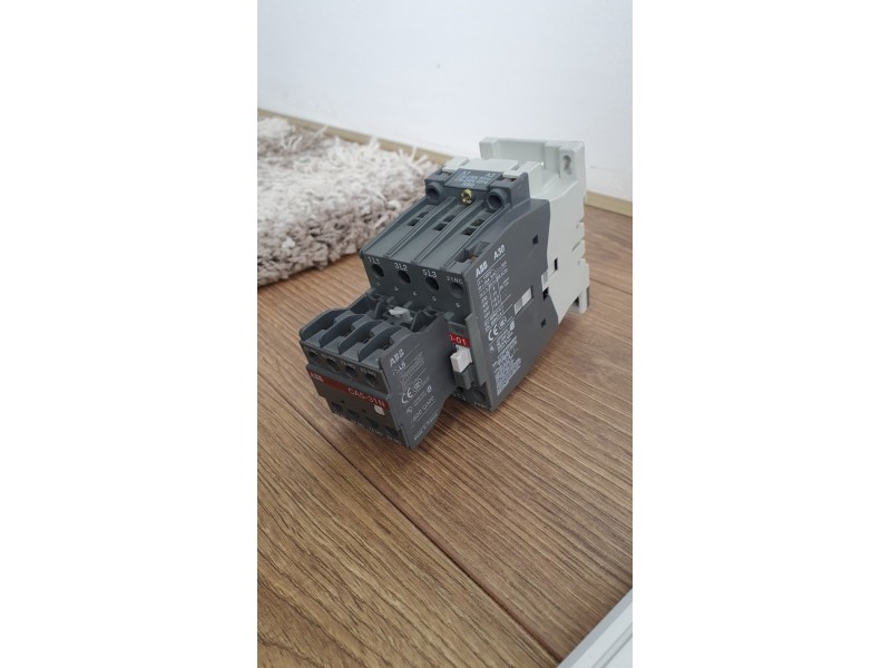 ABB Kontaktor sklopka 30A NOVO