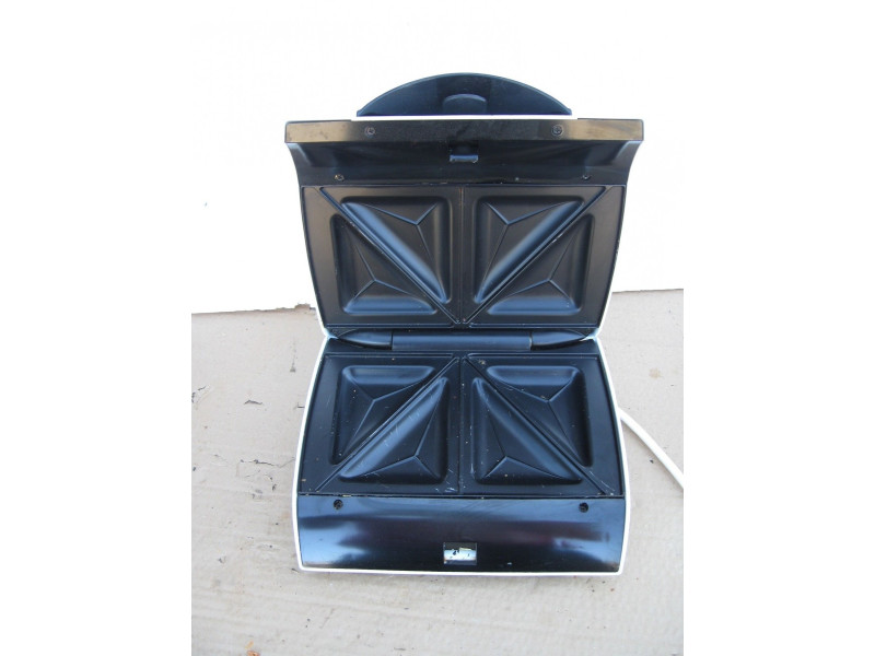 MIOSTAR pekac za kolace 700W