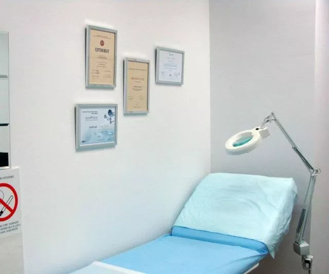 HIRURŠKO UKLANJANJE 3 ILI VIŠE ATEROMA