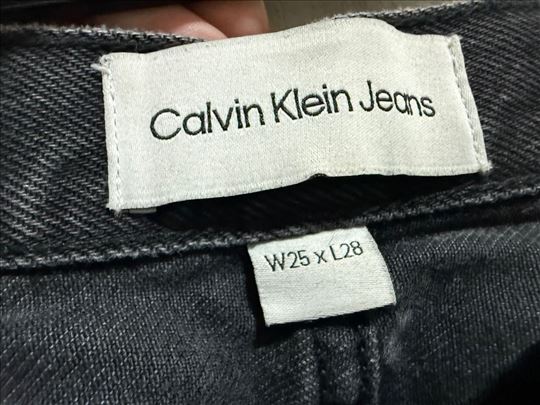 Calvin Klein farmerke Mom fit
