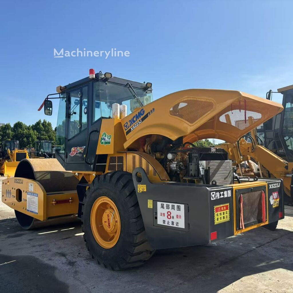 XCMG XS223J kompaktor s jednim valjkom