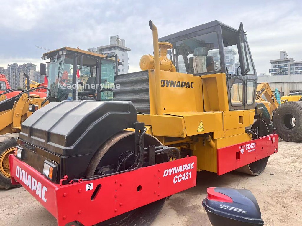 Dynapac CC421 valjak za asfalt