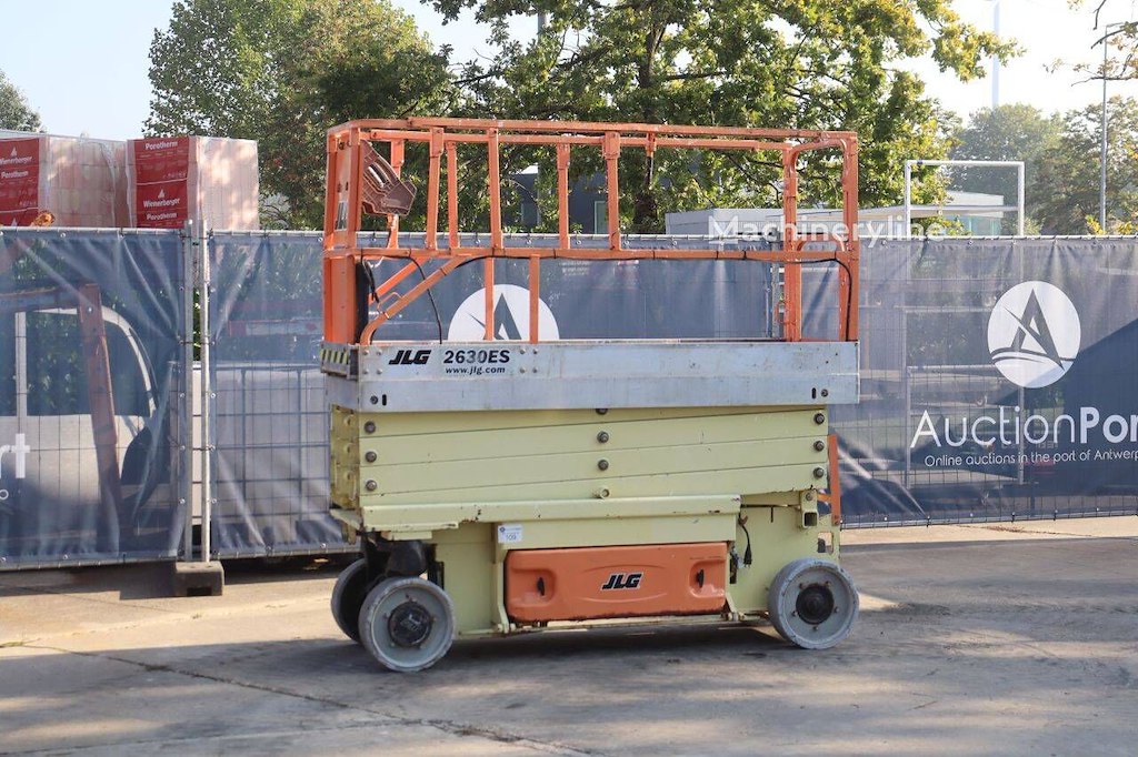 Prodaje se JLG 2630ES makazastu platformu na aukciji
