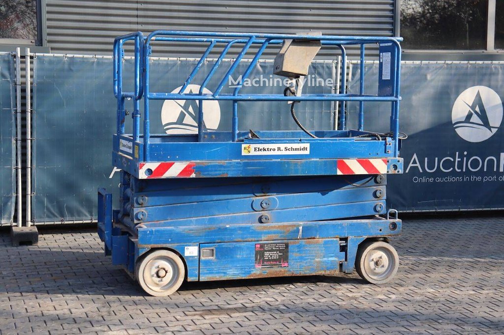 Prodaje se UpRight makazastu platformu na aukciji