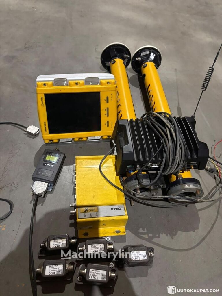 Prodaje se Novatron 3D machine control system for excavator, complete packa sistem automatskog nivelisanja za bagera na aukciji