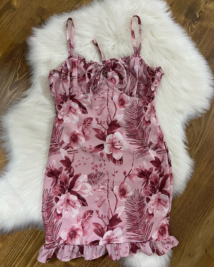 Predivna cvetna roze mini haljina
