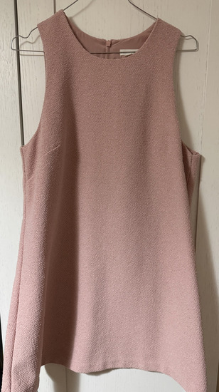 Roze mini haljina od debljeg materijala kao tvid