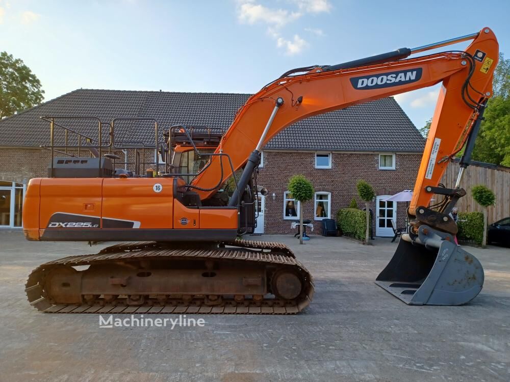 Doosan DX225LC-5 bager guseničar