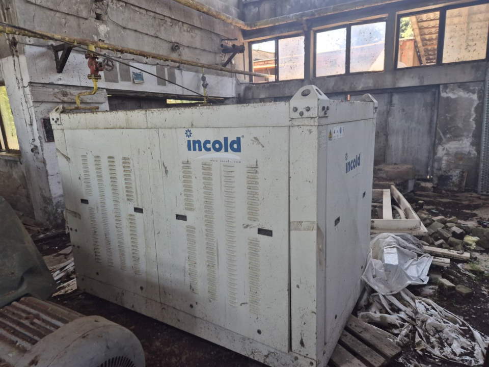 Prodajem plusnu italijansku hladnjacu velicine 23×25 m