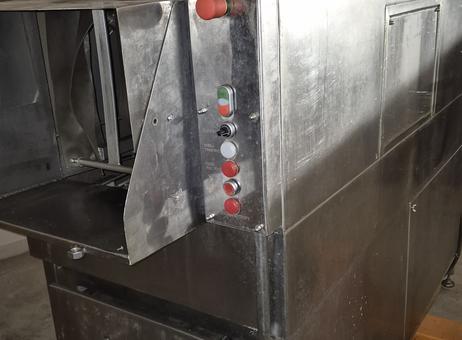 Mašina za pranje kontejnera i paleta