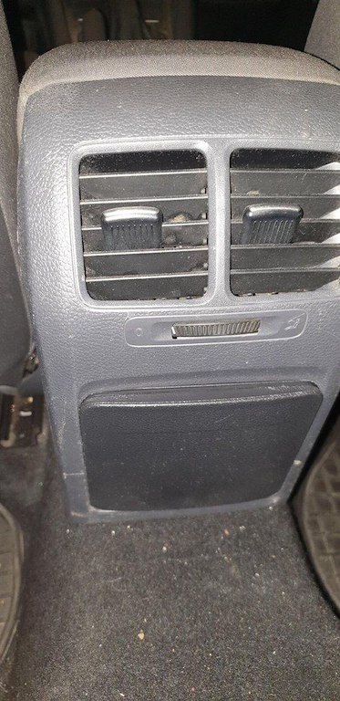 DRŽAČ ZA ČAŠE IZ NASLONA ZA RUKU VW GOLF 6 GOLF 5 NOV | Držač za