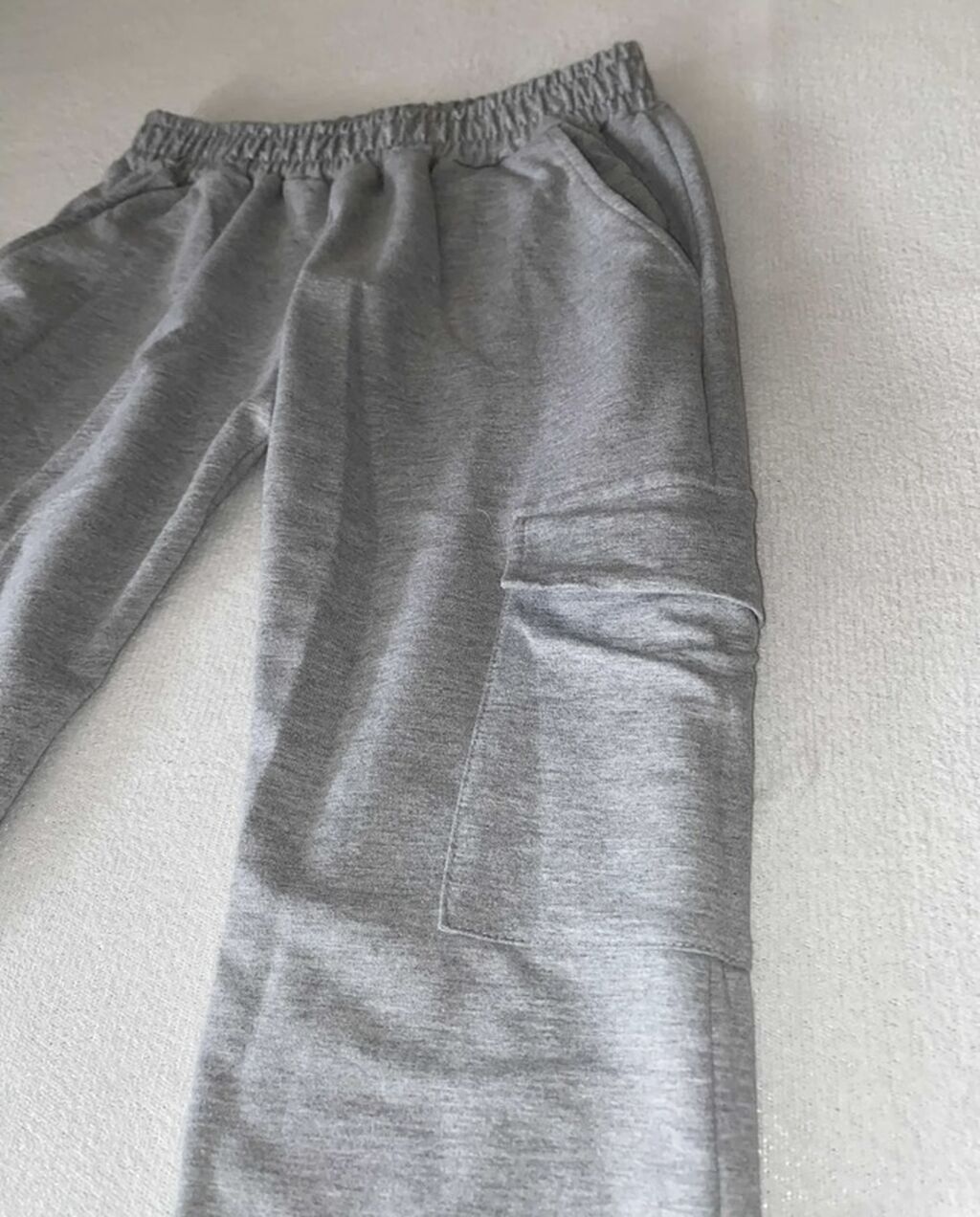 Sive trenerke/pantalone sa cargo džepovima - Materijal: meka pamučna