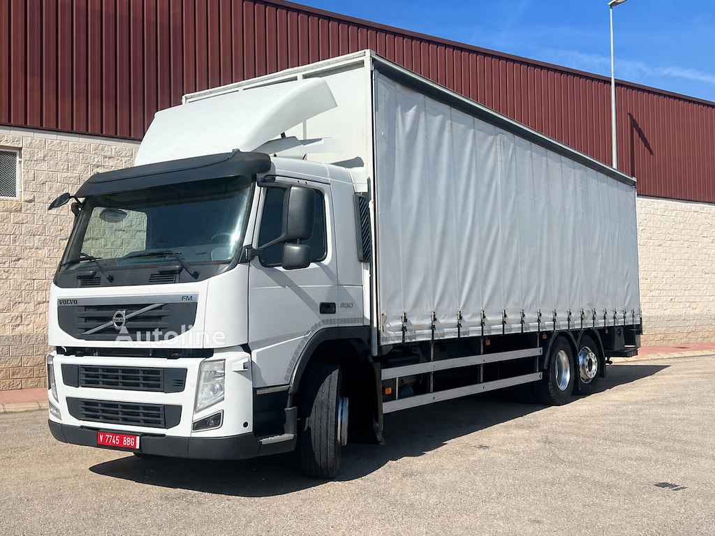 Volvo FM 330 kamion sa klizna zavesa cerada
