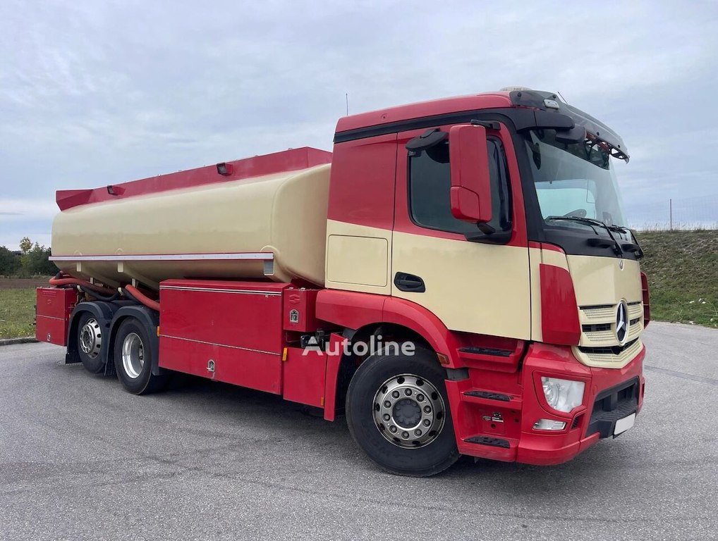 Mercedes-Benz 2546 autocisterna za gorivo