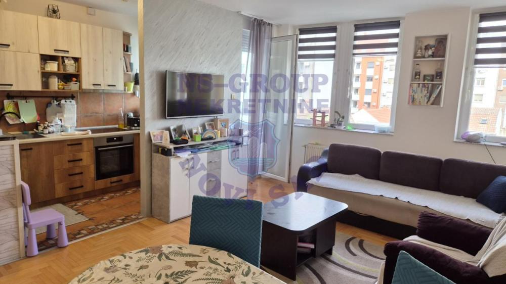 Trosoban stan na prodaju, 70m2, 242.050€