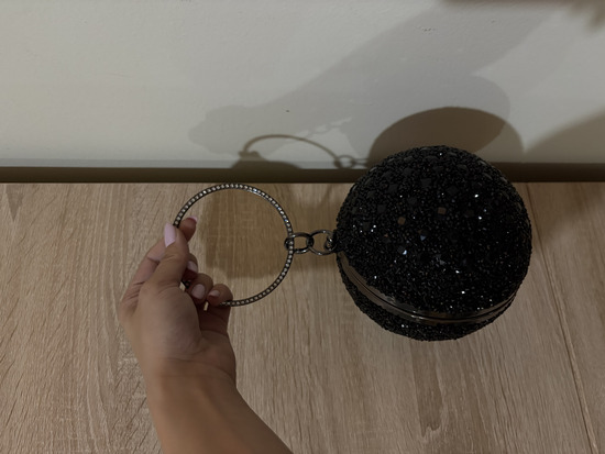 Elegantna okrugla torbica, snizena 2000