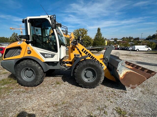 Utovarivač na točkovima
LIEBHERR L506 Compact