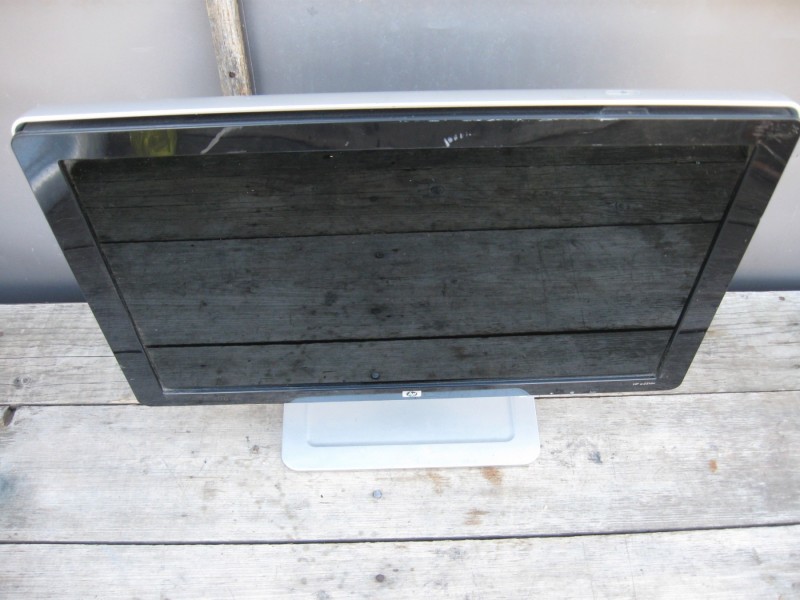 HP w2216v monitor 22 inca-citaj opis