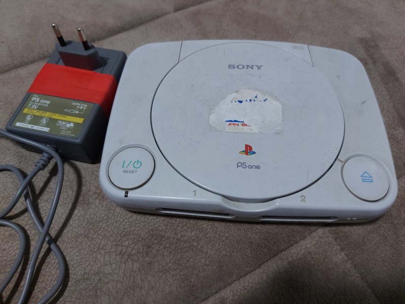Sony ps one sa adapterom neispravno