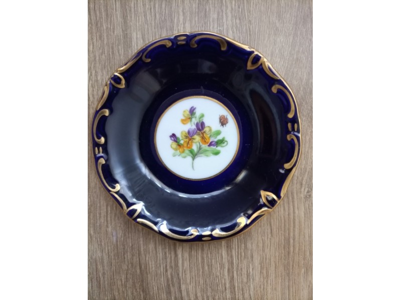 Porcelanski tanjiric JImenau