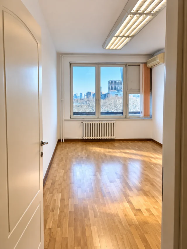 Poslovni prostor 150 m², Novi Beograd, Blok 10, 4. sprat
