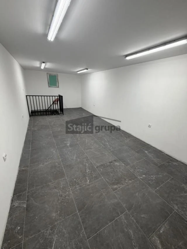 Lokal 84 m², centar Ovče, odlična lokacija